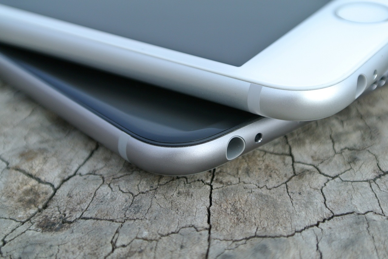 Newest iPhones Draw Attention to Research on Fear of Holes ...